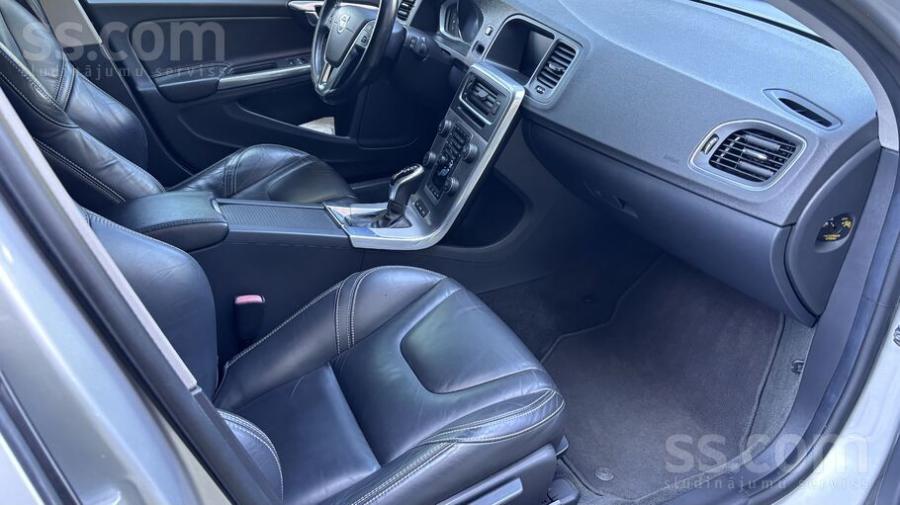 Grey Volvo V60 2014 in Riga, with an engine capacity of 2.40 L and mileage of 164 thousand km for 13500 €, photo 9 on AUTOMOTO.COM.LV