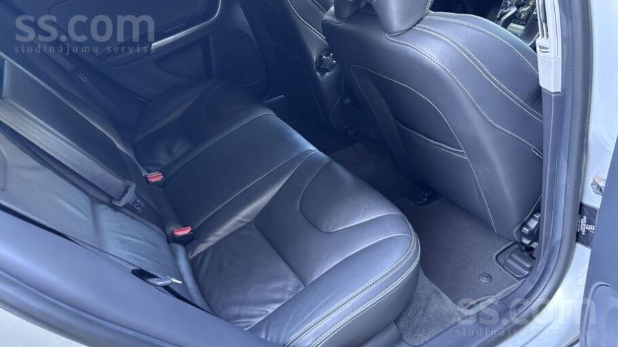 Grey Volvo V60 2014 in Riga, with an engine capacity of 2.40 L and mileage of 164 thousand km for 13500 €, photo 10 on AUTOMOTO.COM.LV