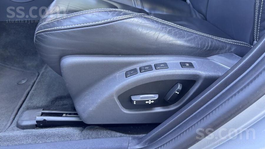 Grey Volvo V60 2014 in Riga, with an engine capacity of 2.40 L and mileage of 164 thousand km for 13500 €, photo 13 on AUTOMOTO.COM.LV