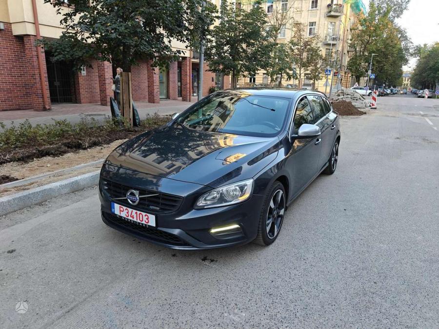 Pelēks Volvo V60 2014 Viļņa, ar dzinēja tilpumu 1.98 L un nobraukumu 345 tūkst. km par 6300 €, foto 1 vietnē AUTOMOTO.COM.LV