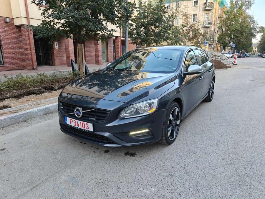 Pelēks Volvo V60 2014 Viļņa, ar dzinēja tilpumu 1.98 L un nobraukumu 345 tūkst. km par 6300 €, foto 10 vietnē AUTOMOTO.COM.LV