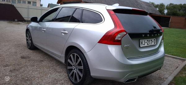Grey Volvo V60 2014 in Vilnius, with an engine capacity of 2.40 L and mileage of 314 thousand km for 7350 €, photo 7 on AUTOMOTO.COM.LV
