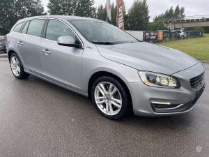 Pelēks Volvo V60 2014 Kauņa, ar dzinēja tilpumu 2.40 L un nobraukumu 280 tūkst. km par 5950 €, foto 7 vietnē AUTOMOTO.COM.LV