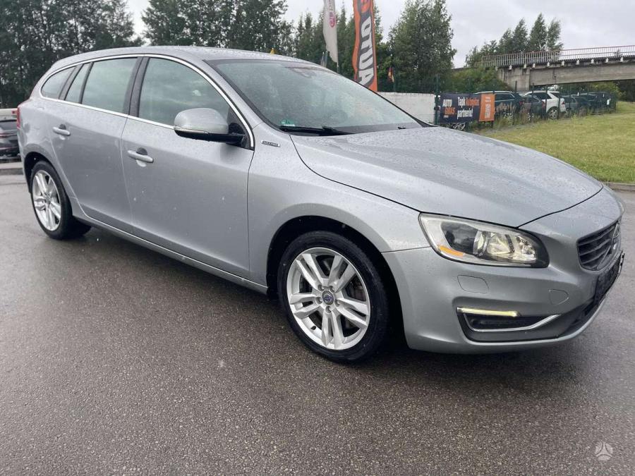 Pelēks Volvo V60 2014 Kauņa, ar dzinēja tilpumu 2.40 L un nobraukumu 280 tūkst. km par 5950 €, foto 7 vietnē AUTOMOTO.COM.LV