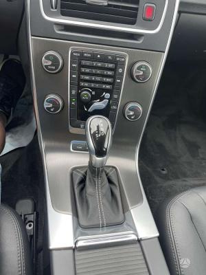 Pelēks Volvo V60 2014 Kauņa, ar dzinēja tilpumu 2.40 L un nobraukumu 280 tūkst. km par 5950 €, foto 16 vietnē AUTOMOTO.COM.LV