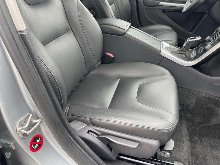 Pelēks Volvo V60 2014 Kauņa, ar dzinēja tilpumu 2.40 L un nobraukumu 280 tūkst. km par 5950 €, foto 21 vietnē AUTOMOTO.COM.LV