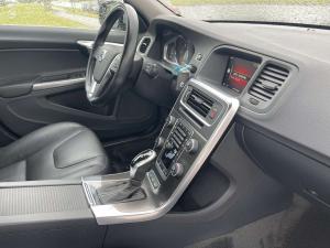 Pelēks Volvo V60 2014 Kauņa, ar dzinēja tilpumu 2.40 L un nobraukumu 280 tūkst. km par 5950 €, foto 23 vietnē AUTOMOTO.COM.LV