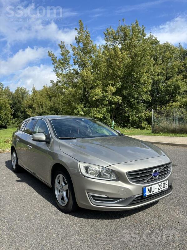 Grey Volvo V60 2014 in Riga, with an engine capacity of 2.00 L and mileage of 278 thousand km for 6900 €, photo 1 on AUTOMOTO.COM.LV