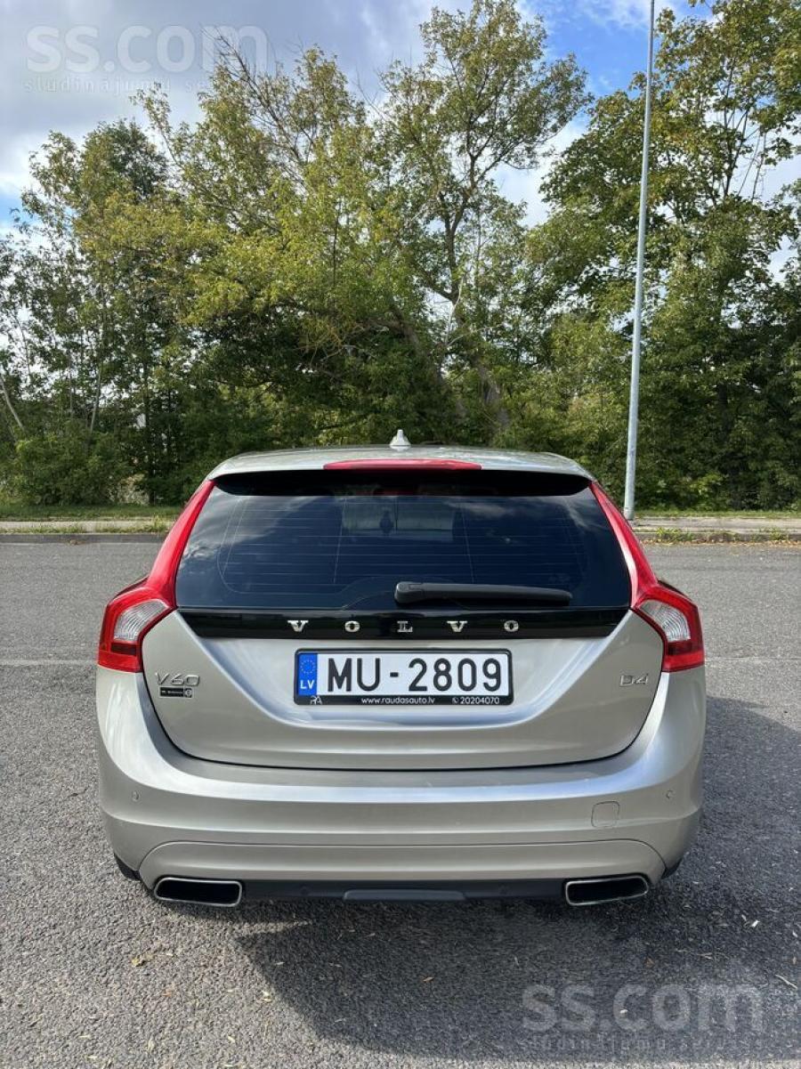 Grey Volvo V60 2014 in Riga, with an engine capacity of 2.00 L and mileage of 278 thousand km for 6900 €, photo 5 on AUTOMOTO.COM.LV