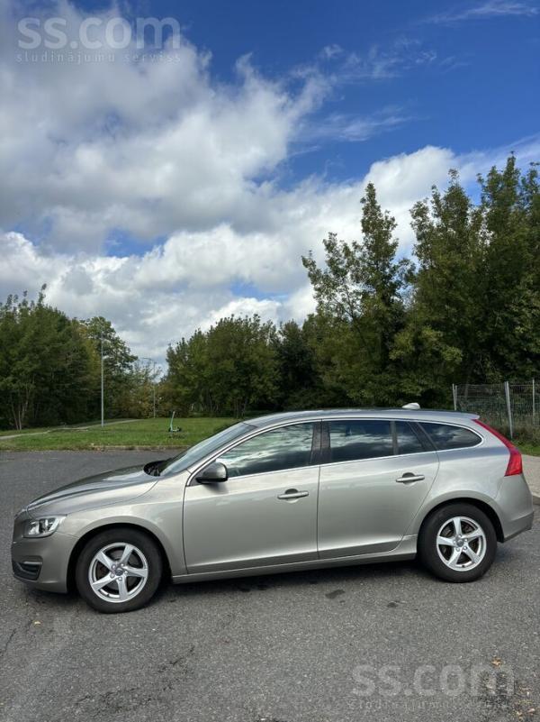 Grey Volvo V60 2014 in Riga, with an engine capacity of 2.00 L and mileage of 278 thousand km for 6900 €, photo 7 on AUTOMOTO.COM.LV