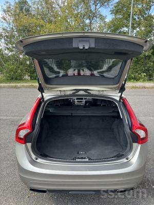 Grey Volvo V60 2014 in Riga, with an engine capacity of 2.00 L and mileage of 278 thousand km for 6900 €, photo 9 on AUTOMOTO.COM.LV
