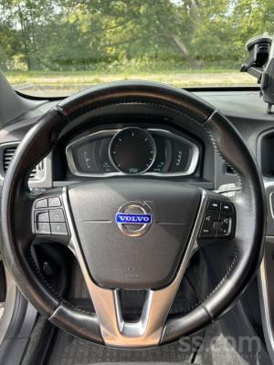 Grey Volvo V60 2014 in Riga, with an engine capacity of 2.00 L and mileage of 278 thousand km for 6900 €, photo 12 on AUTOMOTO.COM.LV