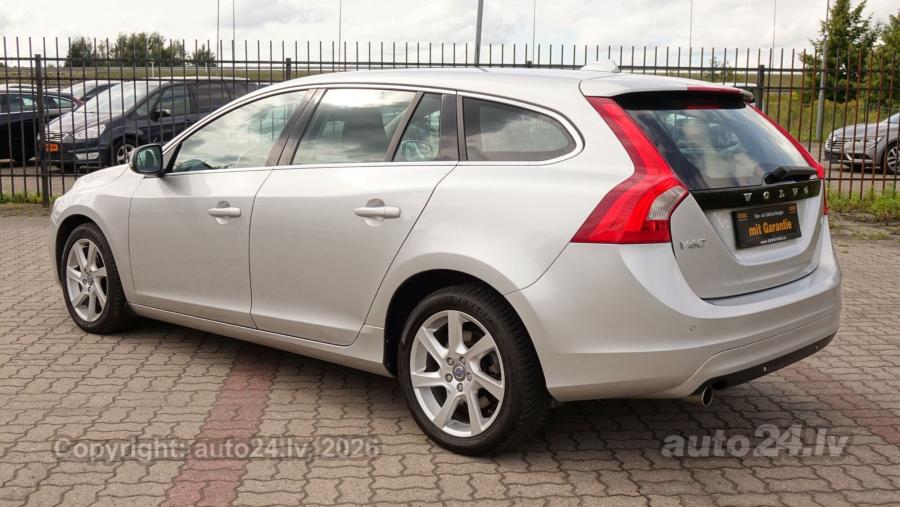 Pelēks Volvo V60 2014 Tartu, ar dzinēja tilpumu 2.00 L un nobraukumu 229 tūkst. km par 8850 €, foto 5 vietnē AUTOMOTO.COM.LV