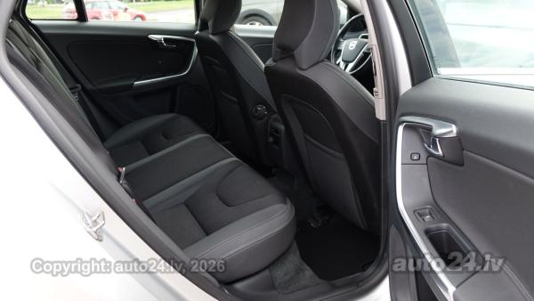 Pelēks Volvo V60 2014 Tartu, ar dzinēja tilpumu 2.00 L un nobraukumu 229 tūkst. km par 8850 €, foto 11 vietnē AUTOMOTO.COM.LV