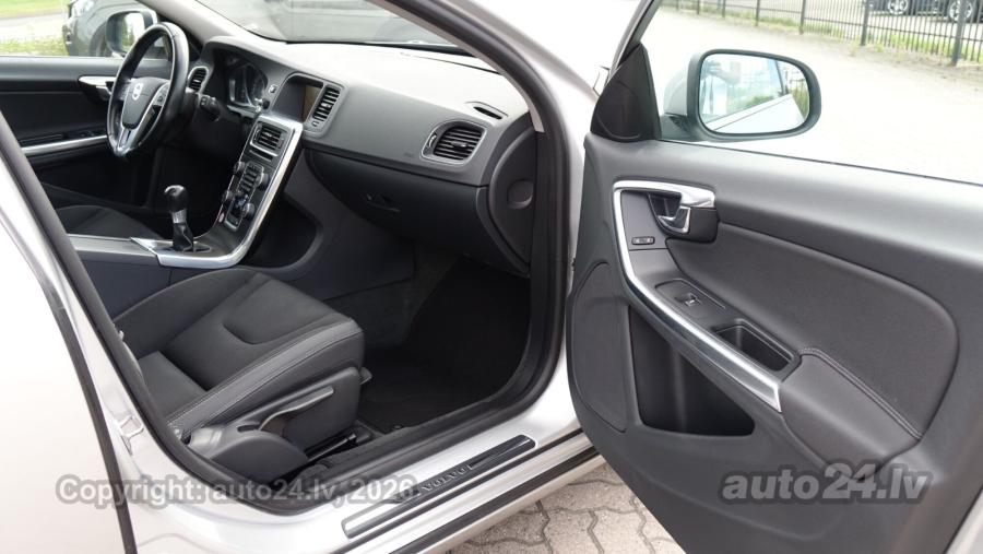 Pelēks Volvo V60 2014 Tartu, ar dzinēja tilpumu 2.00 L un nobraukumu 229 tūkst. km par 8850 €, foto 13 vietnē AUTOMOTO.COM.LV