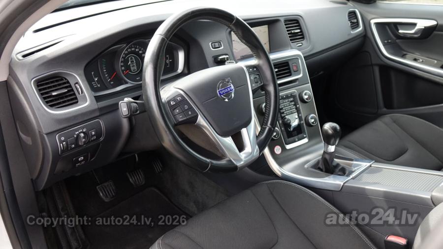 Pelēks Volvo V60 2014 Tartu, ar dzinēja tilpumu 2.00 L un nobraukumu 229 tūkst. km par 8850 €, foto 14 vietnē AUTOMOTO.COM.LV