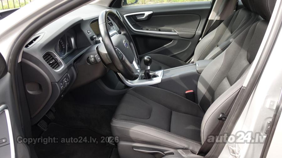 Pelēks Volvo V60 2014 Tartu, ar dzinēja tilpumu 2.00 L un nobraukumu 229 tūkst. km par 8850 €, foto 15 vietnē AUTOMOTO.COM.LV