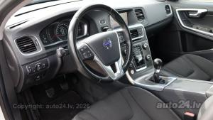 Pelēks Volvo V60 2014 Tartu, ar dzinēja tilpumu 2.00 L un nobraukumu 229 tūkst. km par 8850 €, foto 16 vietnē AUTOMOTO.COM.LV