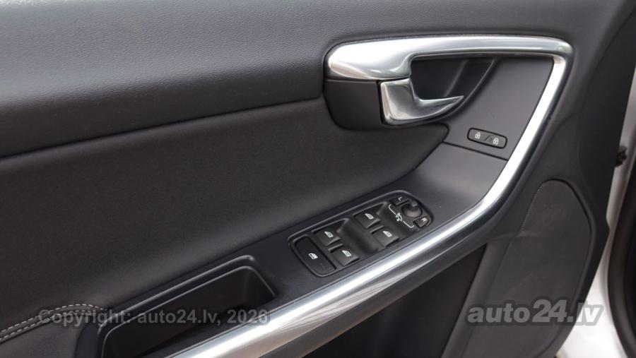 Pelēks Volvo V60 2014 Tartu, ar dzinēja tilpumu 2.00 L un nobraukumu 229 tūkst. km par 8850 €, foto 17 vietnē AUTOMOTO.COM.LV