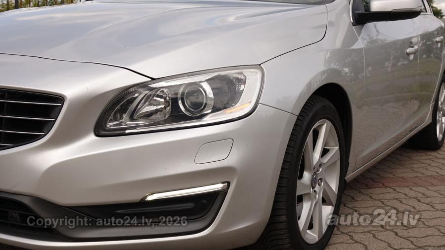 Pelēks Volvo V60 2014 Tartu, ar dzinēja tilpumu 2.00 L un nobraukumu 229 tūkst. km par 8850 €, foto 22 vietnē AUTOMOTO.COM.LV