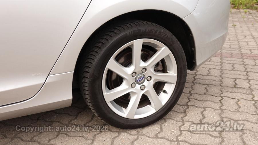 Pelēks Volvo V60 2014 Tartu, ar dzinēja tilpumu 2.00 L un nobraukumu 229 tūkst. km par 8850 €, foto 24 vietnē AUTOMOTO.COM.LV