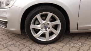 Pelēks Volvo V60 2014 Tartu, ar dzinēja tilpumu 2.00 L un nobraukumu 229 tūkst. km par 8850 €, foto 25 vietnē AUTOMOTO.COM.LV