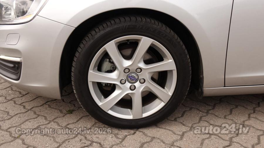 Pelēks Volvo V60 2014 Tartu, ar dzinēja tilpumu 2.00 L un nobraukumu 229 tūkst. km par 8850 €, foto 25 vietnē AUTOMOTO.COM.LV