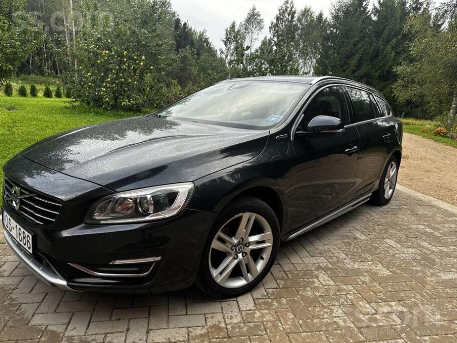Grey Volvo V60 2014 in Riga, with an engine capacity of 2.40 L and mileage of 330 thousand km for 4200 €, photo 1 on AUTOMOTO.COM.LV
