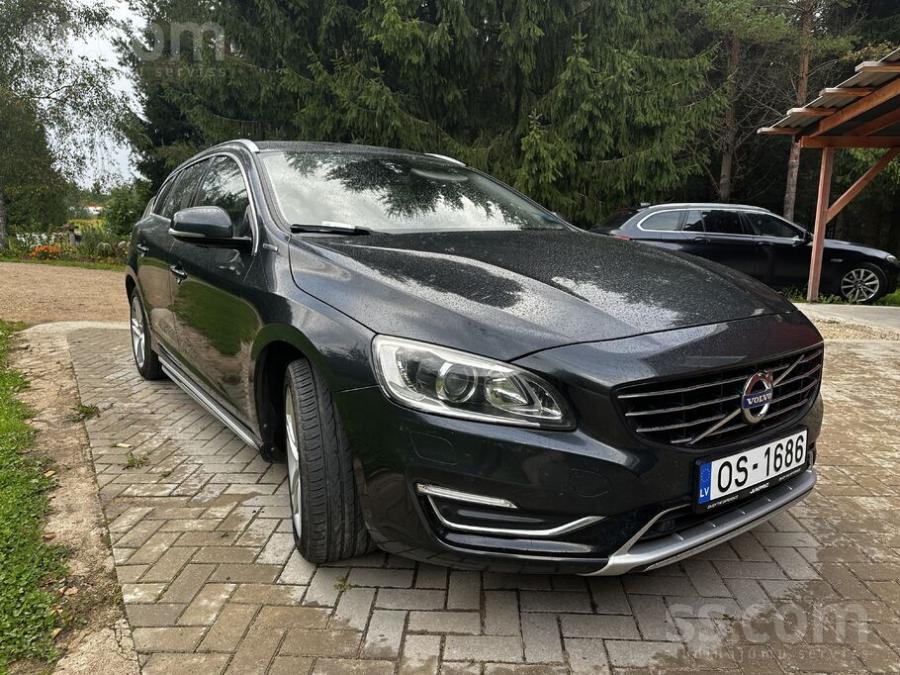 Grey Volvo V60 2014 in Riga, with an engine capacity of 2.40 L and mileage of 330 thousand km for 4200 €, photo 3 on AUTOMOTO.COM.LV