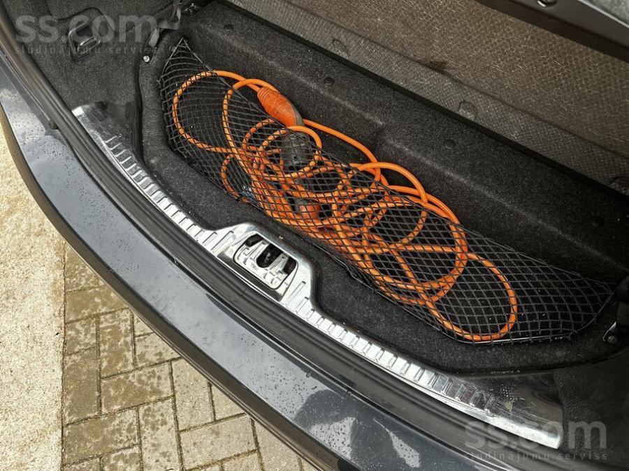 Grey Volvo V60 2014 in Riga, with an engine capacity of 2.40 L and mileage of 330 thousand km for 4200 €, photo 4 on AUTOMOTO.COM.LV