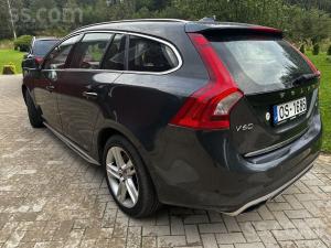 Grey Volvo V60 2014 in Riga, with an engine capacity of 2.40 L and mileage of 330 thousand km for 4200 €, photo 7 on AUTOMOTO.COM.LV