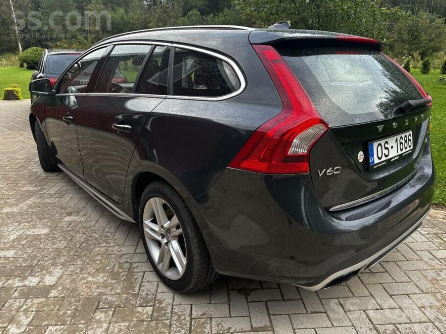 Grey Volvo V60 2014 in Riga, with an engine capacity of 2.40 L and mileage of 330 thousand km for 4200 €, photo 7 on AUTOMOTO.COM.LV