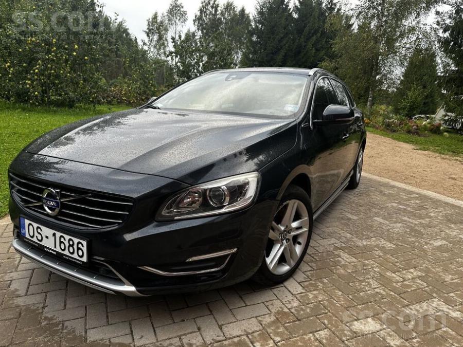 Grey Volvo V60 2014 in Riga, with an engine capacity of 2.40 L and mileage of 330 thousand km for 4200 €, photo 8 on AUTOMOTO.COM.LV