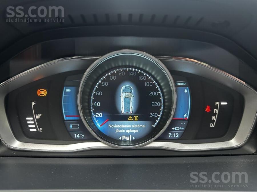 Grey Volvo V60 2014 in Riga, with an engine capacity of 2.40 L and mileage of 330 thousand km for 4200 €, photo 13 on AUTOMOTO.COM.LV