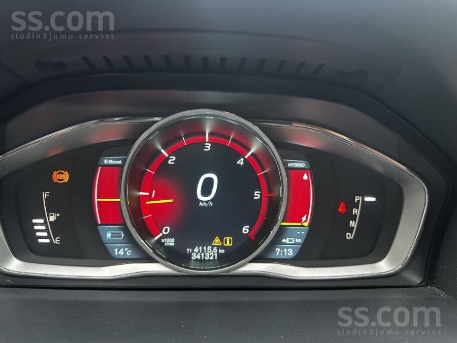 Grey Volvo V60 2014 in Riga, with an engine capacity of 2.40 L and mileage of 330 thousand km for 4200 €, photo 14 on AUTOMOTO.COM.LV
