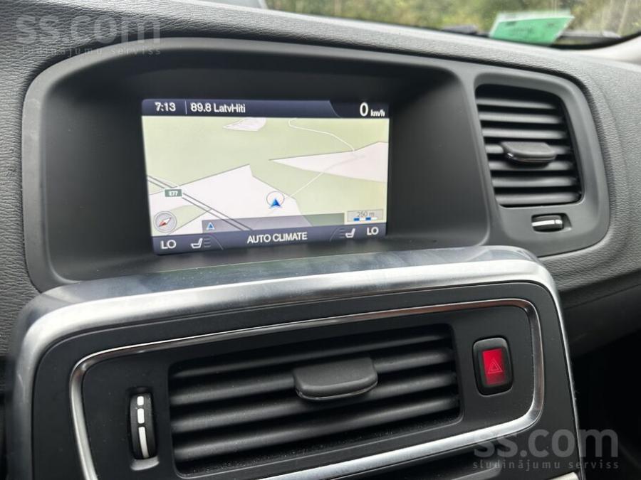 Grey Volvo V60 2014 in Riga, with an engine capacity of 2.40 L and mileage of 330 thousand km for 4200 €, photo 15 on AUTOMOTO.COM.LV