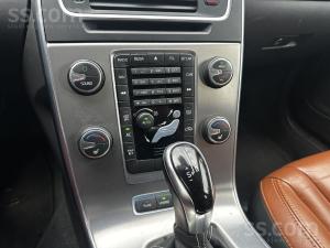 Grey Volvo V60 2014 in Riga, with an engine capacity of 2.40 L and mileage of 330 thousand km for 4200 €, photo 16 on AUTOMOTO.COM.LV