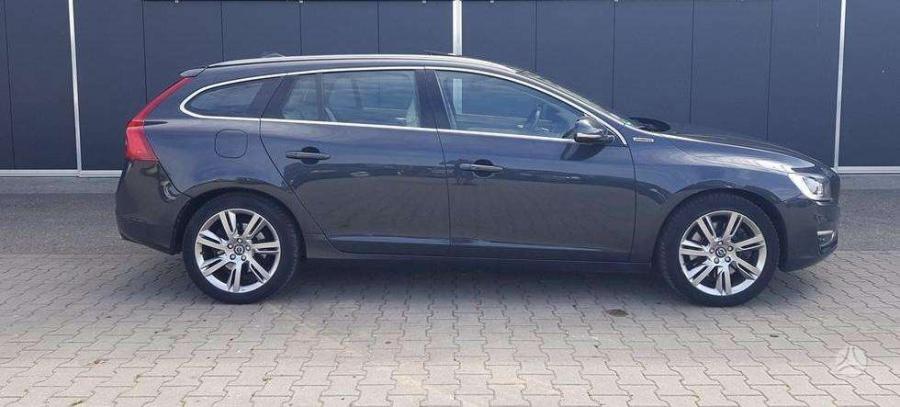 Pelēks Volvo V60 2014 Prienai, ar dzinēja tilpumu 2.40 L un nobraukumu 152 tūkst. km par 8450 €, foto 6 vietnē AUTOMOTO.COM.LV
