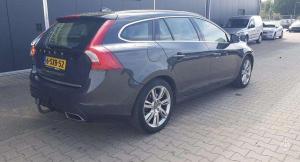 Pelēks Volvo V60 2014 Prienai, ar dzinēja tilpumu 2.40 L un nobraukumu 152 tūkst. km par 8450 €, foto 7 vietnē AUTOMOTO.COM.LV
