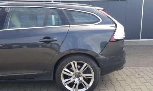Pelēks Volvo V60 2014 Prienai, ar dzinēja tilpumu 2.40 L un nobraukumu 152 tūkst. km par 8450 €, foto 9 vietnē AUTOMOTO.COM.LV