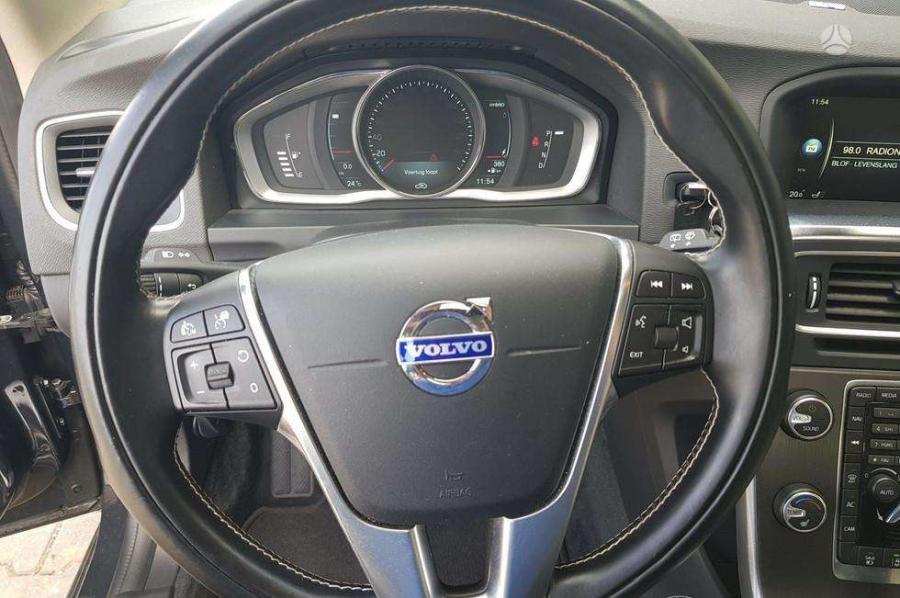 Pelēks Volvo V60 2014 Prienai, ar dzinēja tilpumu 2.40 L un nobraukumu 152 tūkst. km par 8450 €, foto 16 vietnē AUTOMOTO.COM.LV