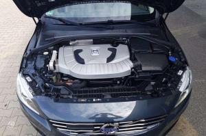 Pelēks Volvo V60 2014 Prienai, ar dzinēja tilpumu 2.40 L un nobraukumu 152 tūkst. km par 8450 €, foto 30 vietnē AUTOMOTO.COM.LV