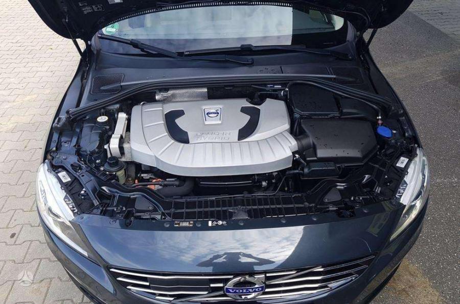 Pelēks Volvo V60 2014 Prienai, ar dzinēja tilpumu 2.40 L un nobraukumu 152 tūkst. km par 8450 €, foto 30 vietnē AUTOMOTO.COM.LV