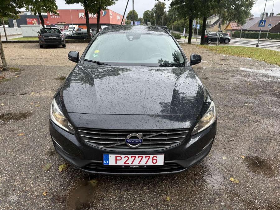 Grey Volvo V60 2014 in Ukmerge, with an engine capacity of 2.00 L and mileage of 300 thousand km for 5850 €, photo 4 on AUTOMOTO.COM.LV