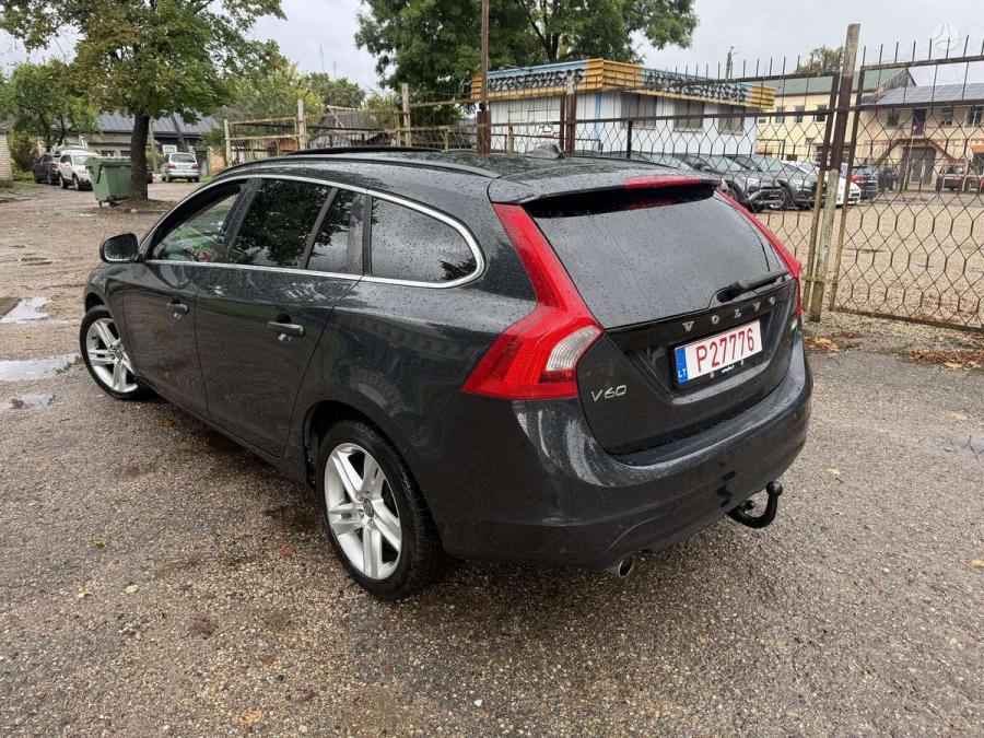 Grey Volvo V60 2014 in Ukmerge, with an engine capacity of 2.00 L and mileage of 300 thousand km for 5850 €, photo 8 on AUTOMOTO.COM.LV