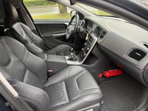 Grey Volvo V60 2014 in Ukmerge, with an engine capacity of 2.00 L and mileage of 300 thousand km for 5850 €, photo 11 on AUTOMOTO.COM.LV