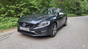 Pelēks Volvo V60 2014 Kauņa, ar dzinēja tilpumu 2.40 L un nobraukumu 282 tūkst. km par 6400 €, foto  vietnē AUTOMOTO.COM.LV