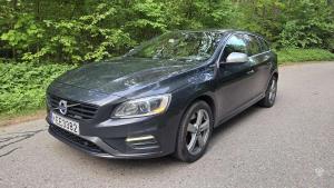 Pelēks Volvo V60 2014 Kauņa, ar dzinēja tilpumu 2.40 L un nobraukumu 282 tūkst. km par 6400 €, foto 3 vietnē AUTOMOTO.COM.LV