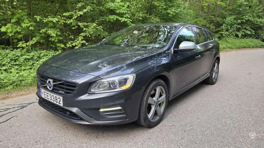 Pelēks Volvo V60 2014 Kauņa, ar dzinēja tilpumu 2.40 L un nobraukumu 282 tūkst. km par 6400 €, foto 3 vietnē AUTOMOTO.COM.LV