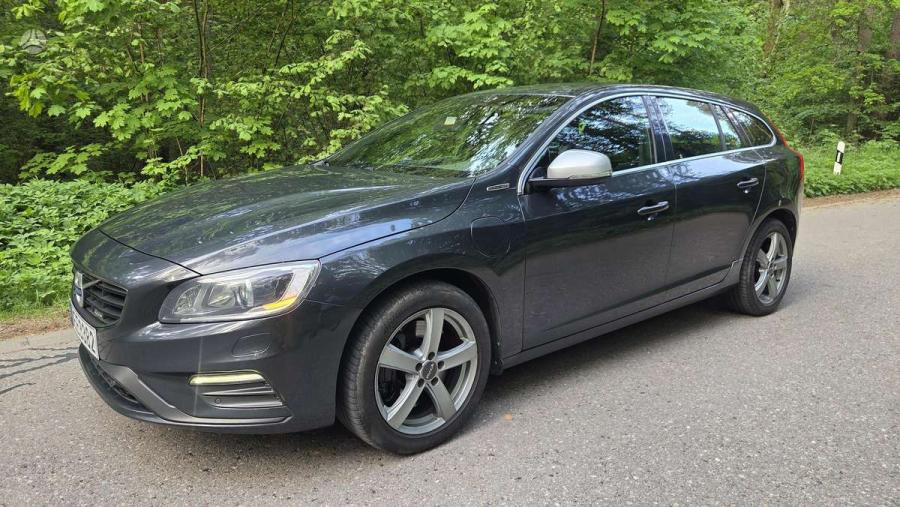 Pelēks Volvo V60 2014 Kauņa, ar dzinēja tilpumu 2.40 L un nobraukumu 282 tūkst. km par 6400 €, foto 4 vietnē AUTOMOTO.COM.LV